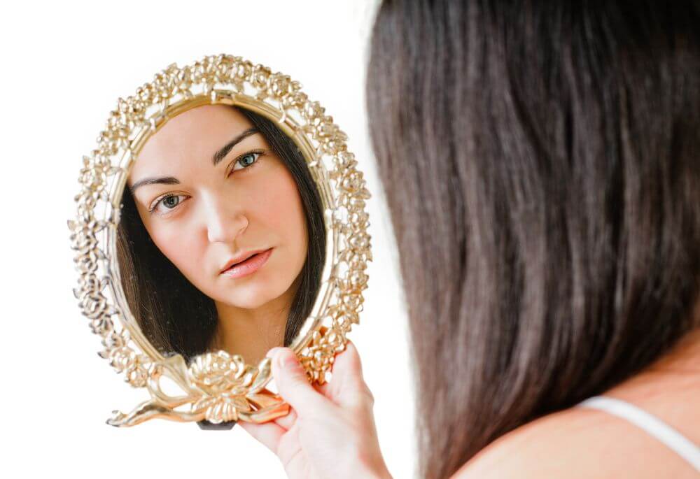 7 Reasons Why Mirrors Make Us Look Better than Photographs - NoKishiTa ...