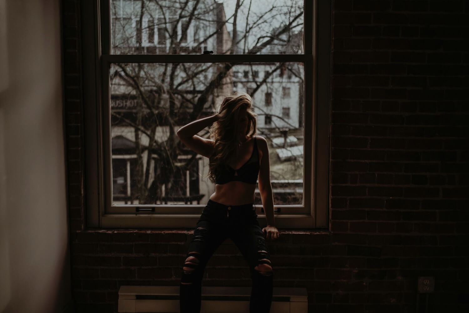 How to Style an Edgy Boudoir Photoshoot? - NoKishiTa Camera