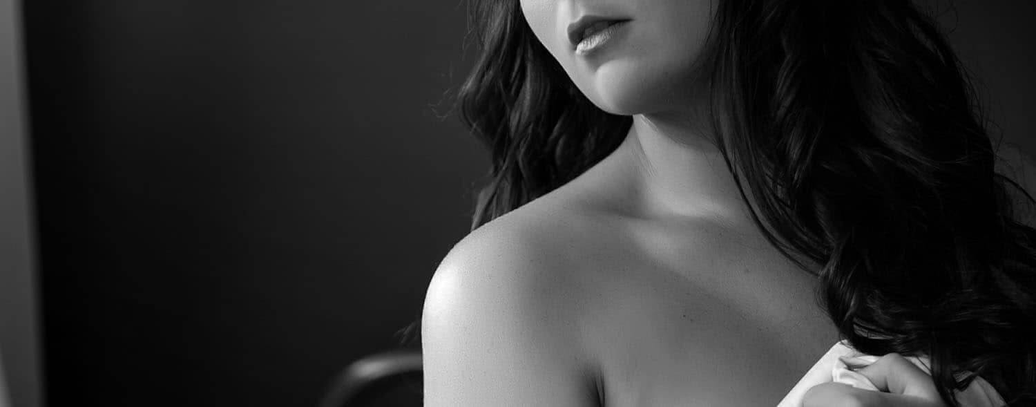 What Are Some Tips for Capturing Flattering Angles in Boudoir Photos? - NoKishiTa Camera